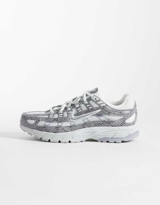 Nike P-6000 SE - Sneaker in Wei&szlig; und Schlangenmuster