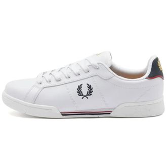 Fred Perry Leder-Tennissneaker mit kontrastfarbener Ferse und Zierleiste - - Shoes - Herren - Wei&szlig; - 41 EU