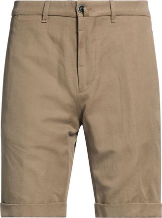 Lardini HOSEN & R&Ouml;CKE - Shorts & Bermudashorts auf YOOX.COM