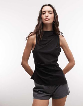 Weekday Hochgeschlossenes asymmetrisches Top in Schwarz