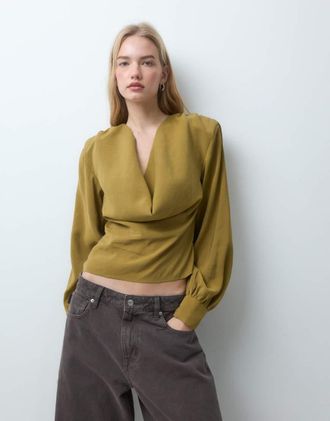 Asos blouse tr&egrave;s d&eacute;collet&eacute;e &agrave; devant drap&eacute; couleur moutarde-Jaune