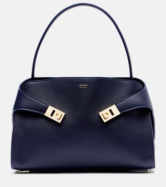 Ferragamo Sac port&eacute; &eacute;paule Hug Small en cuir