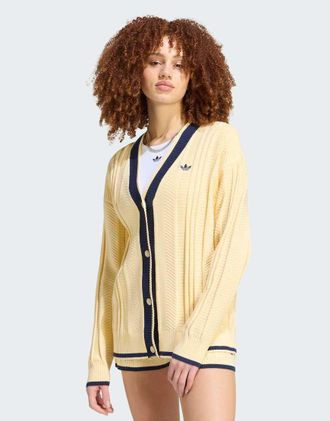 adidas Originals Strickjacke mit Zopfmuster in Warm Vanilla-Gelb