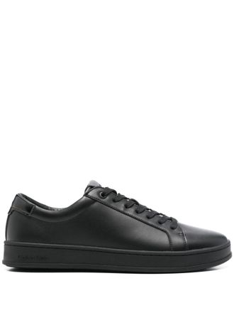 Calvin Klein baskets en cuir à logo embossé - Noir