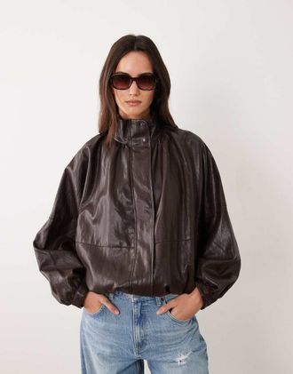 Jacqueline de Yong bomber en imitation cuir &agrave; col chemin&eacute;e marron