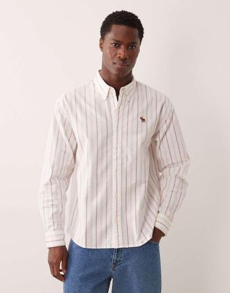Abercrombie & Fitch Chemise Oxford avec logo embl&eacute;matique - Blanc &agrave; rayures