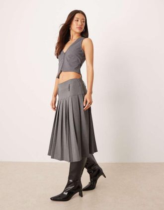 Asos Jupe mi-longue pliss&eacute;e &agrave; taille basse - Gris anthracite