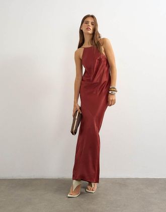 Topshop robe longue en satin coupe biais &agrave; col halter et dos &eacute;chancr&eacute; rouge brique