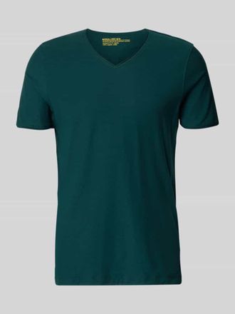 Mc Neal T-Shirt mit V-Ausschnitt und Rollsaum