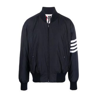 Thom Browne Homme, Vestes, Bleu, Taille: M Veste Blouson Oversize en Maille C&ocirc;tes avec Rayures 4-Barres et Garnissage en Duvet I