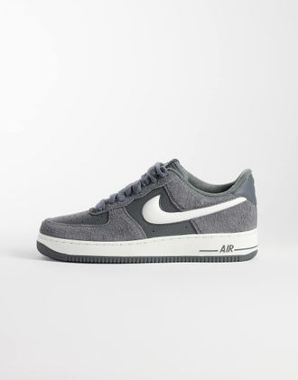 Nike Air Force 1 07 LV8 baskets gris et blanc