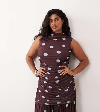 Asos Curve ASOS DESIGN Curve - Robe fronc&eacute;e &agrave; pois avec taille basse et encolure montante - Bleu-Rouge