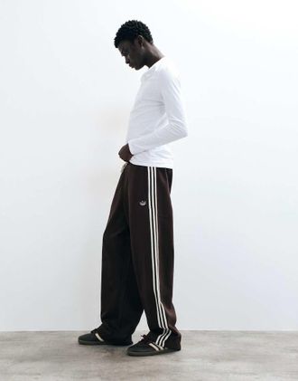 adidas Originals Signature Sweat-Jogger mit geradem Bein in Braun