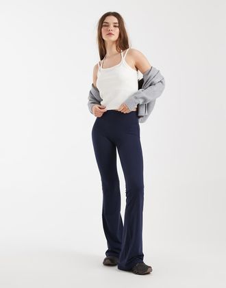 Cotton On Ultra Luxe - Unsichtbare, ausgestellte Leggings in Marineblau mit gerafftem Design