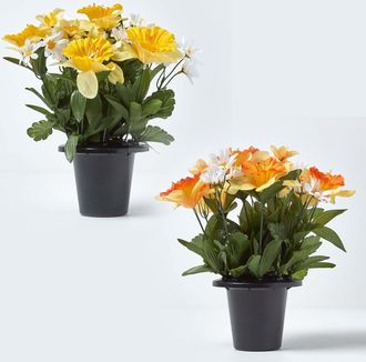 Homescapes Kunstblumen Narzissen und Margeriten im Topf im 2er-Set, gelb-orange-weiß mit Blumenverteiler 30 cm, Künstliche Grabblumen wetterfest
