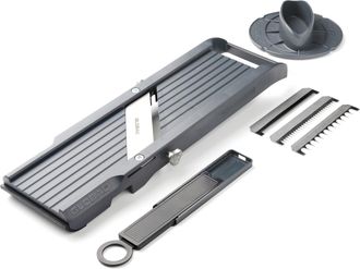 Global Mandoline GSL-64/BC - Premium Gem&uuml;sehobel 64 mm | Mit 3 Julienne-Klingen & Fingerschutz | Stufenlos verstellbar, BPA-frei, 100% Made in Japan