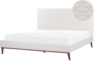 Beliani Bett Cremeweiß Samt mit Lattenrost 180 x 200 cm Gestepptes Hohes Kopfteil Schlanke Holzbeine Glamourös Polsterbett Doppelbett Samtbett Ehebett