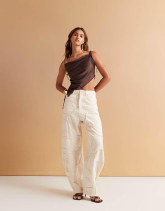 Asos Jean bouffant à taille haute avec détail ton sur ton façon tourbillon - Écru-Blanc