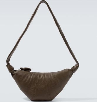 Christophe Lemaire Schultertasche Croissant Small aus Leder