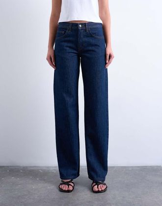 Topshop Ember - Jeans in indigoblauer Rinse-Waschung mit niedrigem Bund und geradem Schnitt