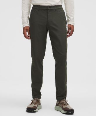 lululemon ABC Chinohose im Slim Fit Warpstreme f&uuml;r M&auml;nner - 81 cm - Gr&ouml;&szlig;e 31 in Gator Green