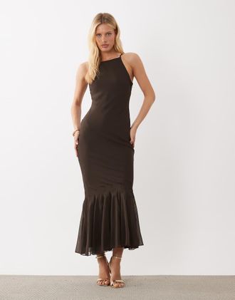 Asos &Auml;rmelloses Chiffon-Maxikleid in Schokobraun mit Godet-Saum