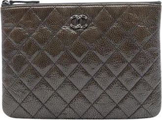 Chanel Sac bandouli&egrave;re matelass&eacute; en cuir verni Pre-owned - Femme - Pre-owned - Gris - Taille: ONE Size