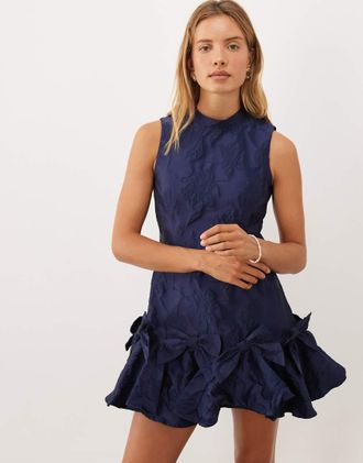 Sister Jane Sister Jane exclusivit&eacute; robe courte sans manches en jacquard &agrave; taille cintr&eacute;e et ourlet &agrave; noeud bleu marine