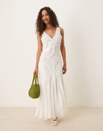 Asos Robe longue &agrave; col V en dentelle et crochet - Blanc
