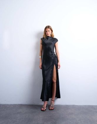 Topshop Robe longue en satin avec encolure drap&eacute;e et bordure en dentelle - Noir