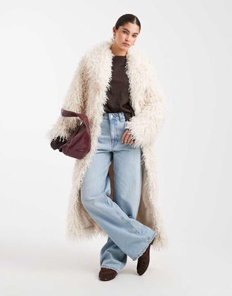 South Beach Langer Mantel aus langflorigem Kunstpelz in Creme im mongolischen Stil mit Reverskragen-Weiß