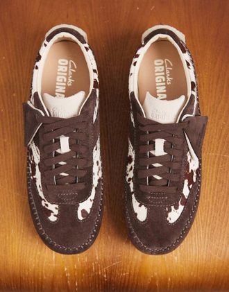 Clarks Tor - Chaussures basses &agrave; imprim&eacute; vache - Marron