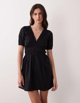 Nobody's Child Madison - Robe fronc&eacute;e courte en coton &agrave; manches bouffantes - Noir