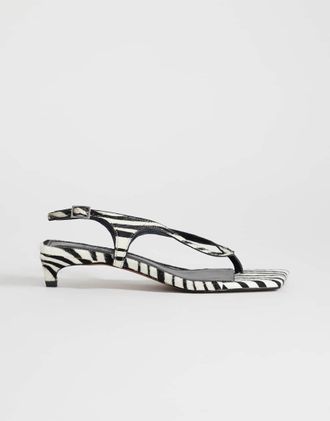 Topshop Sunshine - Zehenstegsandalen aus echtem Leder mit Zebramuster und mittelhohem Absatz-Schwarz