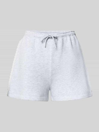 Review Regular Fit Sweatshorts mit Spitzenbesatz