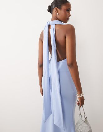 Asos Robe longue en cr&ecirc;pe &agrave; col V - Bleu pastel