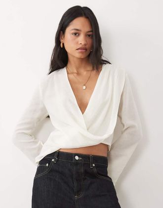 Asos drapiertes Chiffon-Oberteil mit langen &Auml;rmeln in Ivory - IVORY-Wei&szlig;
