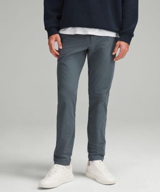 lululemon ABC Chinohose im Slim Fit Warpstreme f&uuml;r M&auml;nner - 81 cm - Gr&ouml;&szlig;e 28 in Oil Grey