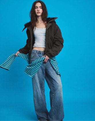 Stradivarius Bomber en faux-fur &agrave; col montant kaki-Vert