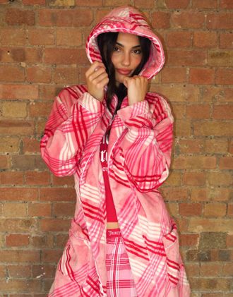 Juicy Couture Lottie Pl&uuml;sch-Bademantel mit Bindeg&uuml;rtel und rosa Karomuster
