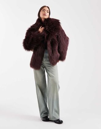 Asos Veste oversize avec col en fausse fourrure - Bordeaux-Rouge