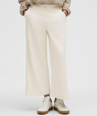 lululemon Softstreme Crop-Hose mit weitem Bein und hohem Bund f&uuml;r Frauen - Gr&ouml;&szlig;e 2XS in Light Ivory
