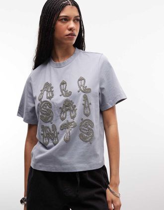 AllSaints Ella Lisa - Kurz&auml;rmliges T-Shirt in Blau mit verziertem Logo