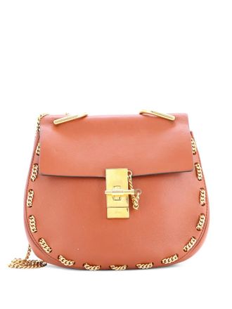 Chlo&eacute; Drew Chain Embellished Leather Small crossbody bag - Marron