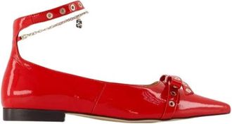Ganni Femme, Chaussures, Rouge, Taille: 38 EU Ballerines &agrave; bout pointu en cuir verni avec d&eacute;coratif