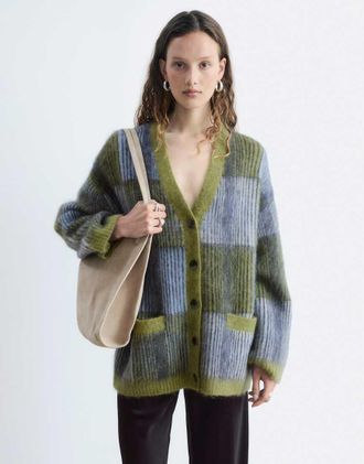& Other Stories Strickjacke aus Woll- und Mohairmix mit Patchwork in Gr&uuml;n