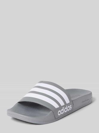 adidas Badeschuhe mit Label-Schriftzug