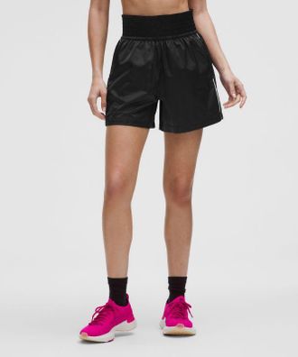 lululemon Shorts mit superhohem Bund aus Stretch-Nylon-Satin für Frauen - 13 cm - Größe 2XS in Black/White