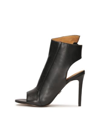 Kazar Pumps