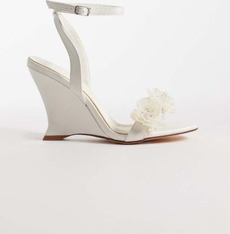 Azalea Wang Azalea Wang - Winters - Sandales compens&eacute;es en satin avec fleurs - Blanc